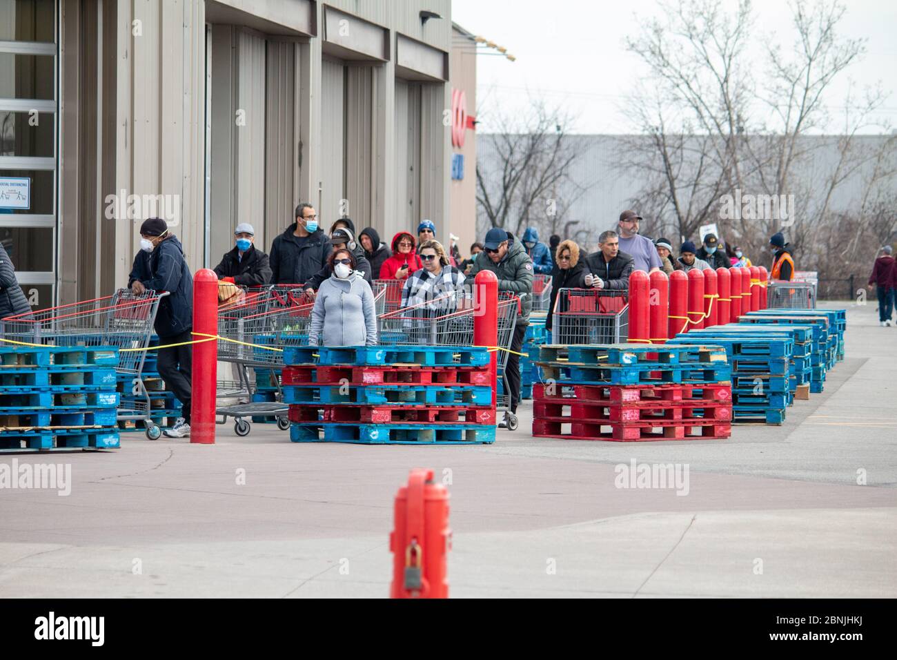 Costco and employees hi-res stock photography and images - Alamy