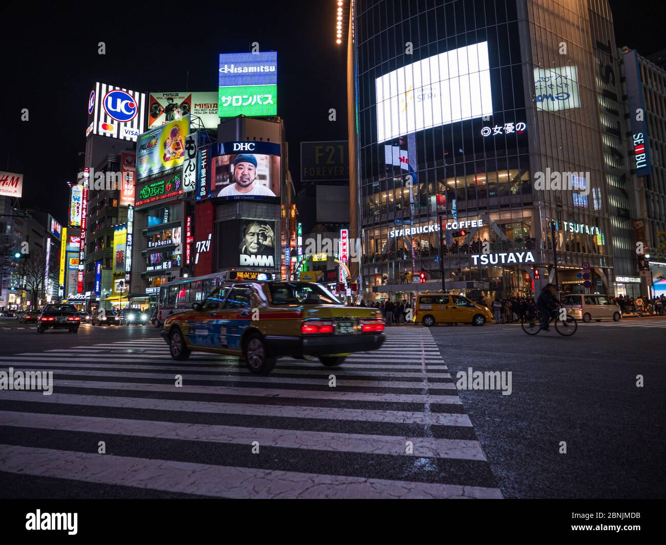 Tokyo iconic shibuya crossing hi-res stock photography and images - Alamy