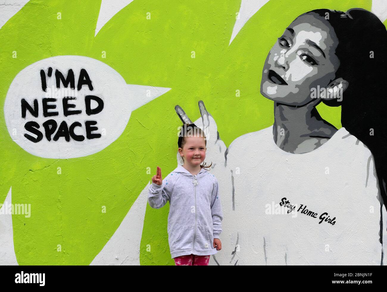 Michelle Lyons takes photos of her daughter Lauren Ryan (5) with Irish ...