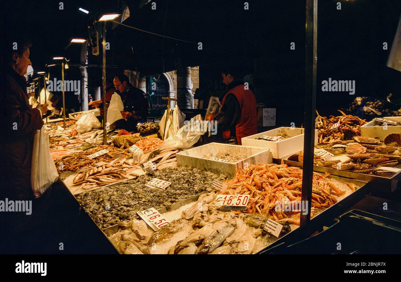 Fuji seafood market hi-res stock photography and images - Alamy