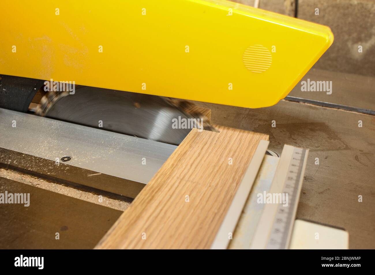 Cross cutting timber on table saw, modern woodwork Stock Photo - Alamy