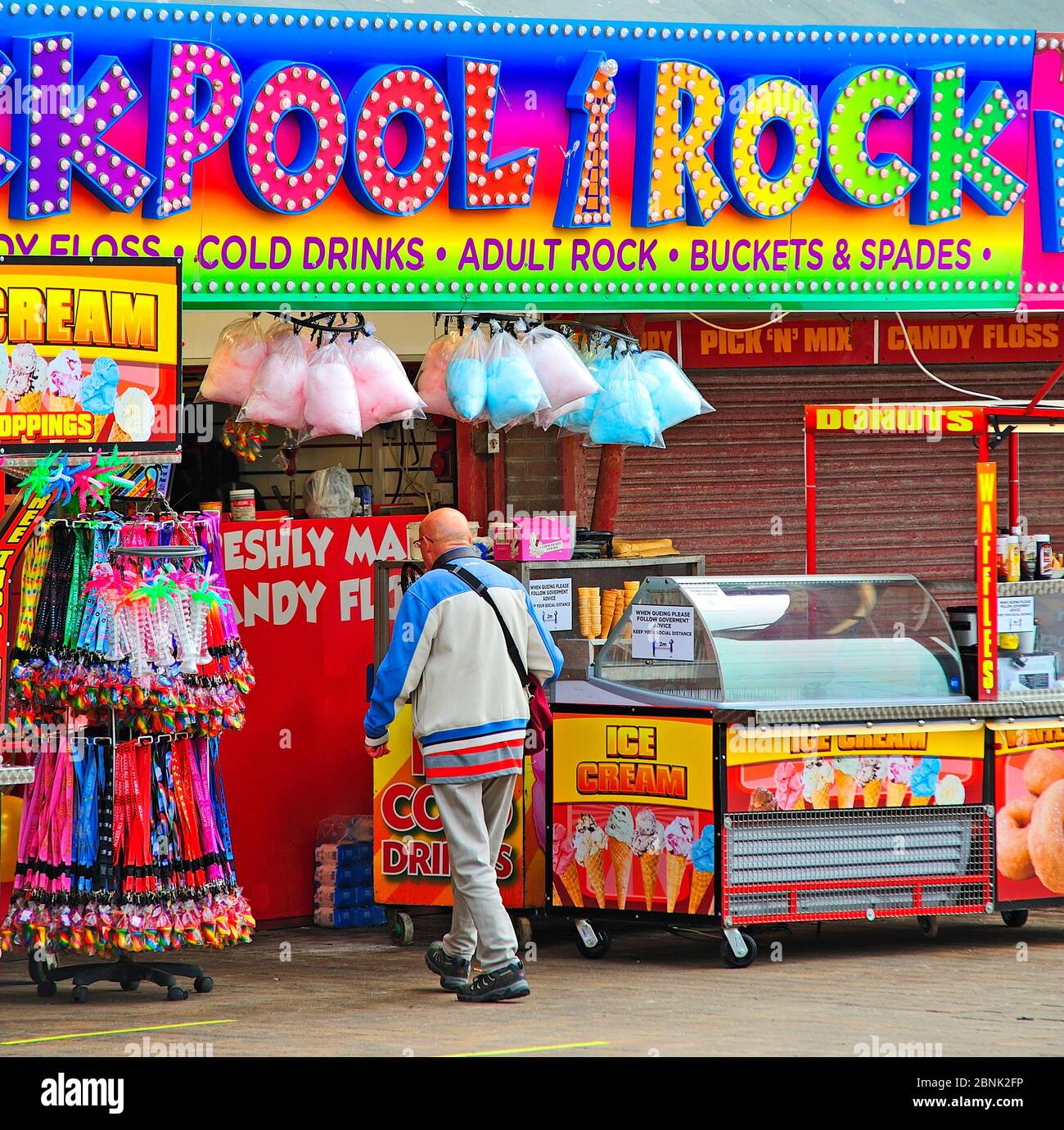 Blackpool rock shop hi-res stock photography and images - Alamy