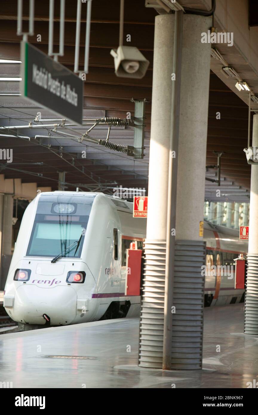 Sistema ferroviario terrestre hi-res stock photography and images - Alamy