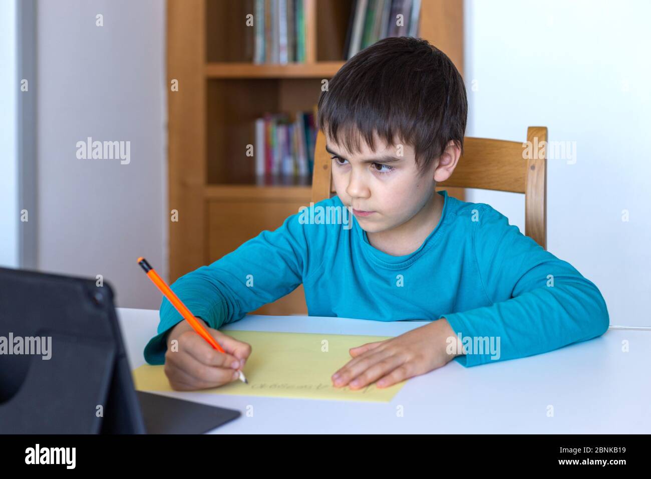 kids using technology to do homework, preschooler learning at home ...
