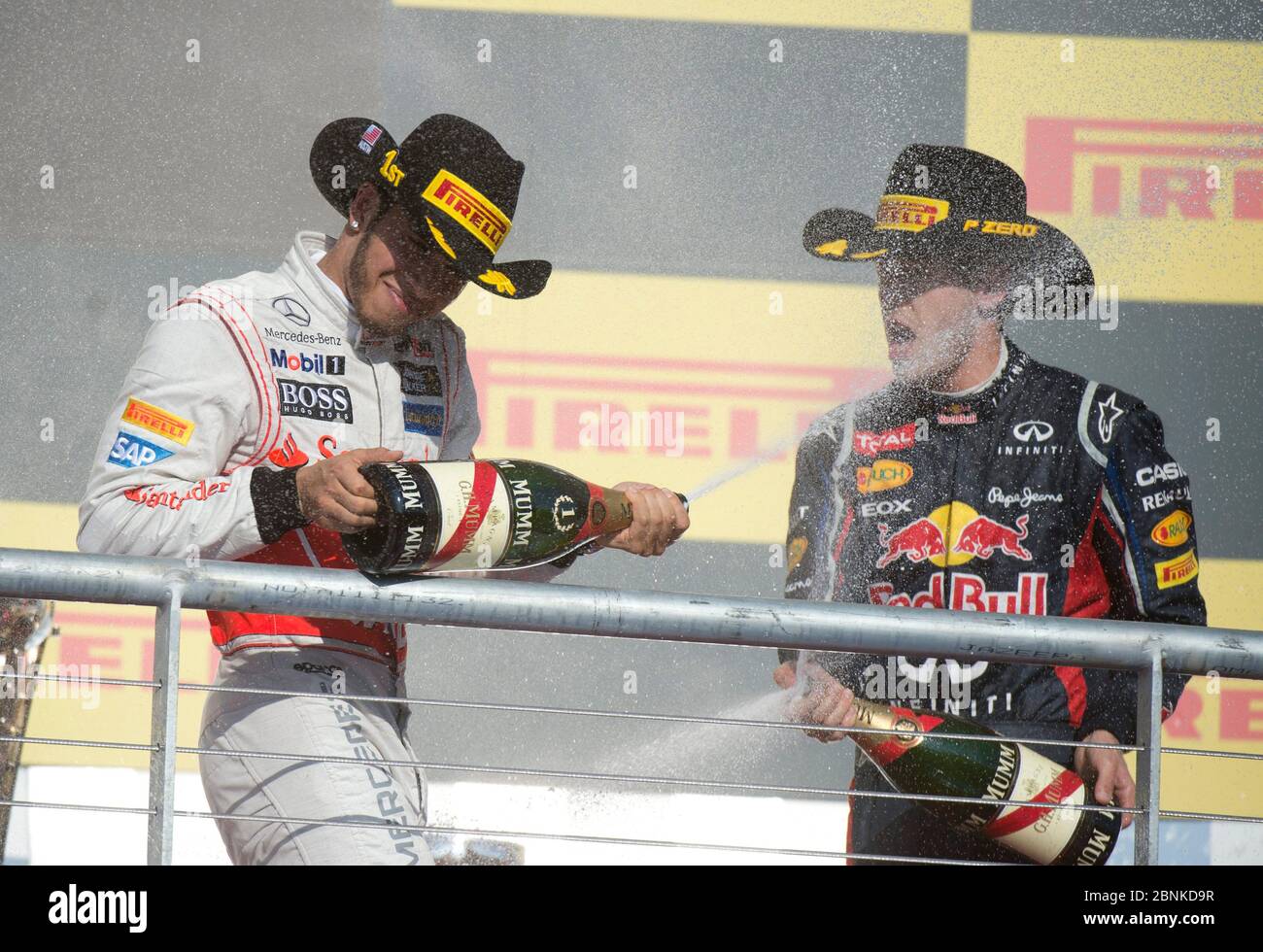 Lewis hamilton champagne celebrating winning hi-res stock photography ...