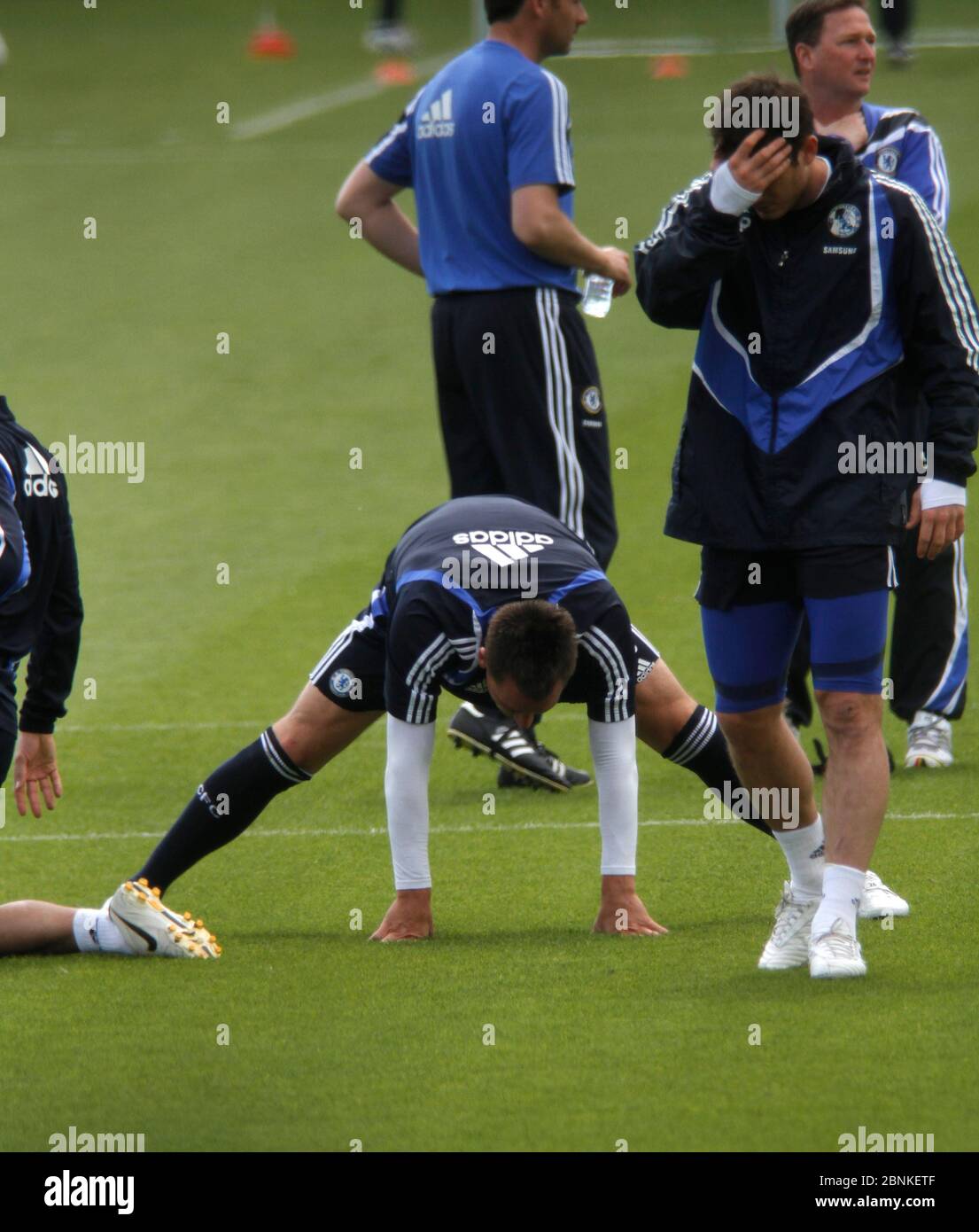 Chelsea players at cobham training ground hi-res stock photography and ...
