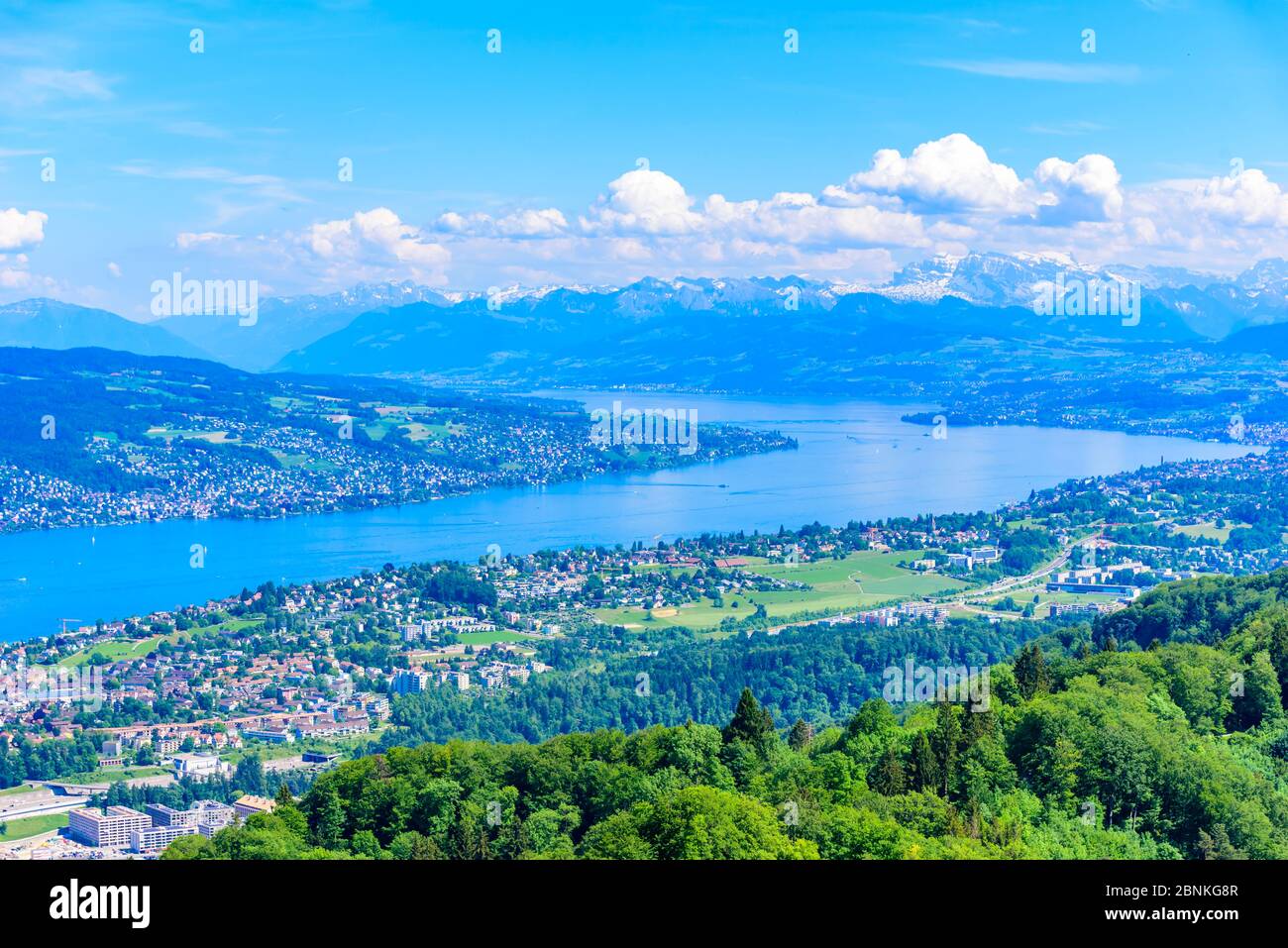 Panoramic view of Zurich lake and Alps from the top of Uetliberg ...