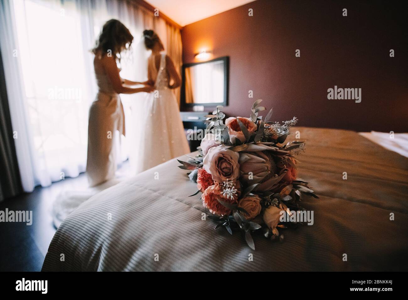 Silver dres hi-res stock photography and images - Alamy