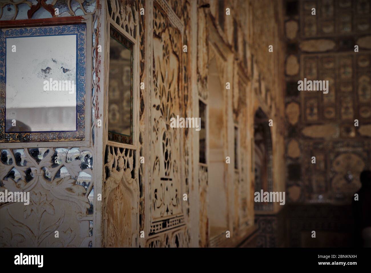 Mirror temple hi-res stock photography and images - Alamy