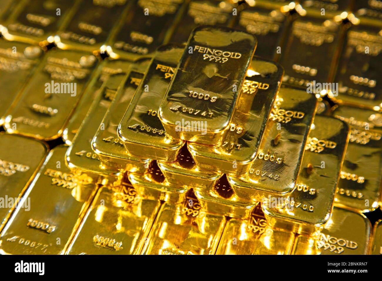 Gold bar hi-res stock photography and images - Alamy