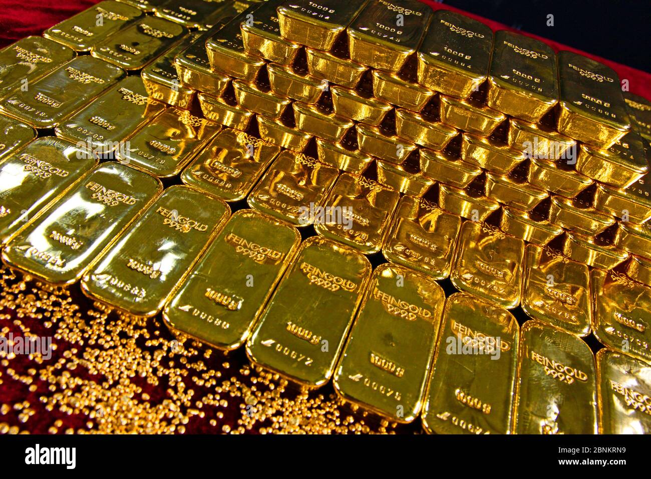 Gold bar hi-res stock photography and images - Alamy