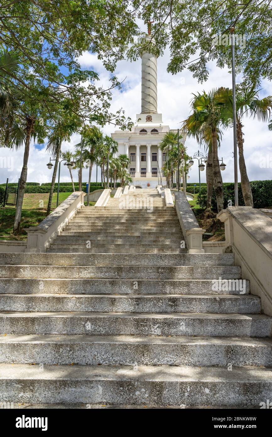 Stairs up to monumento a los heroes de la restauracion hi-res stock ...