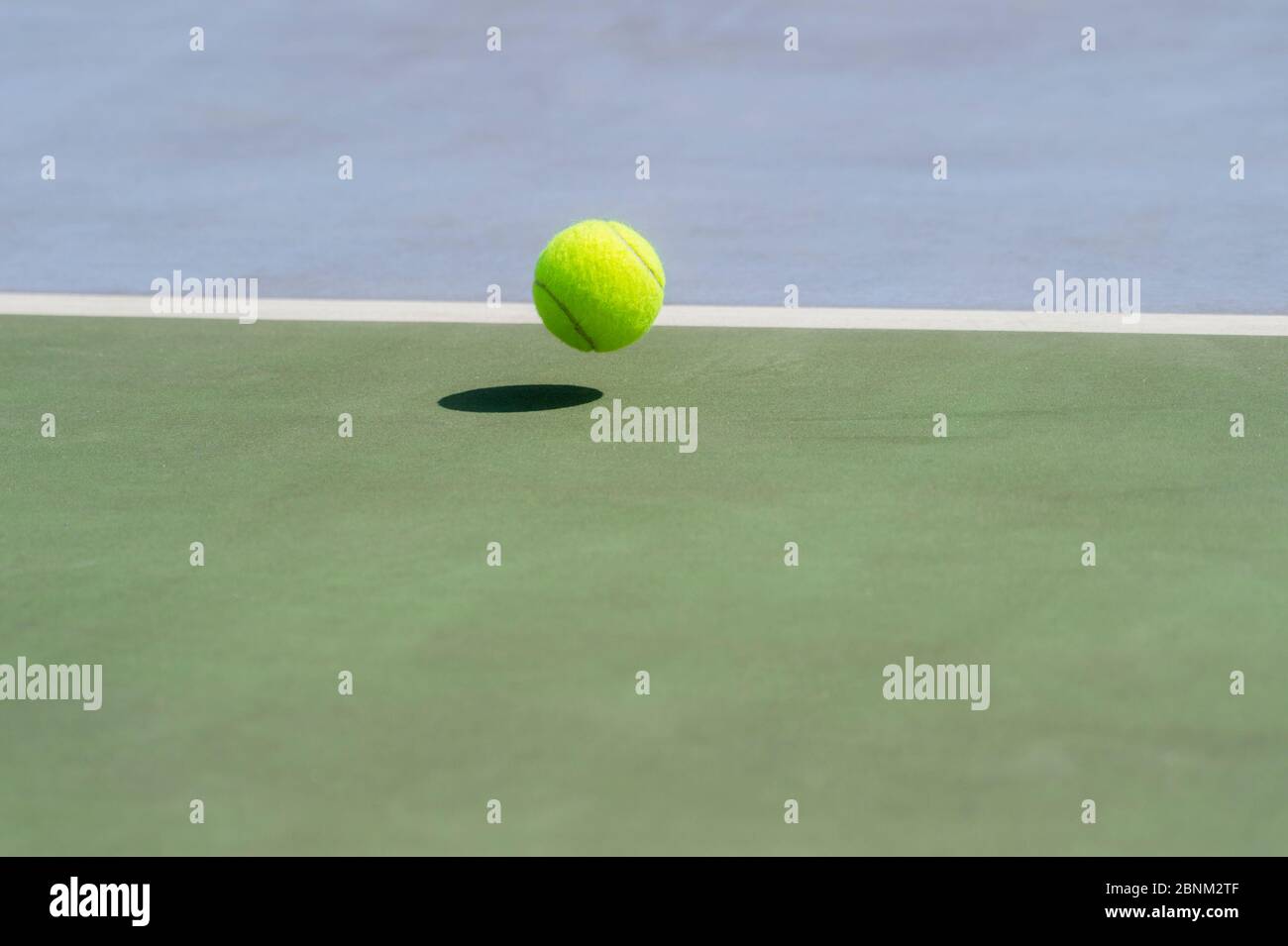 Slow motion tennis hi-res stock photography and images - Alamy