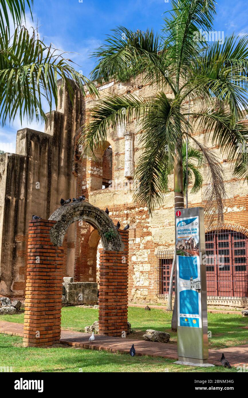Hospital colonial architecture island hi-res stock photography and ...