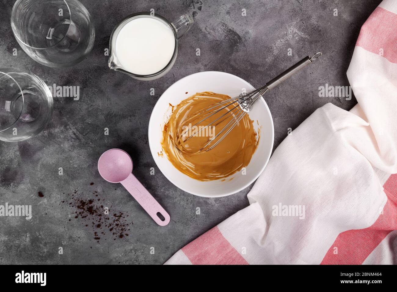 Cooking a popular Korean Dalgon coffee step by step. Step 5 soluble ...