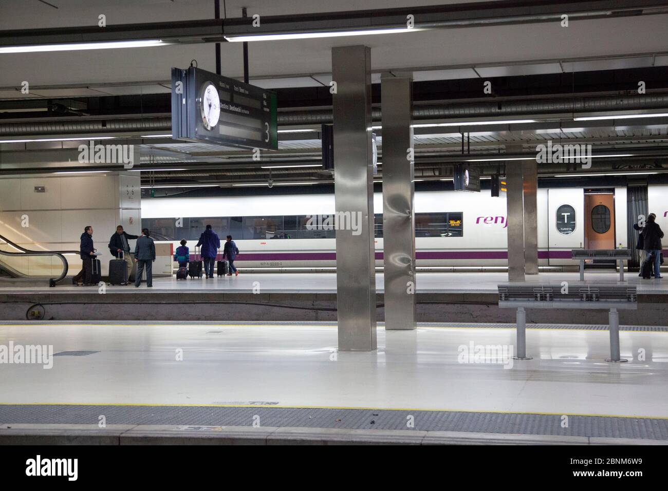 Interior of the Barcelona Sans railway station Stock Photo - Alamy
