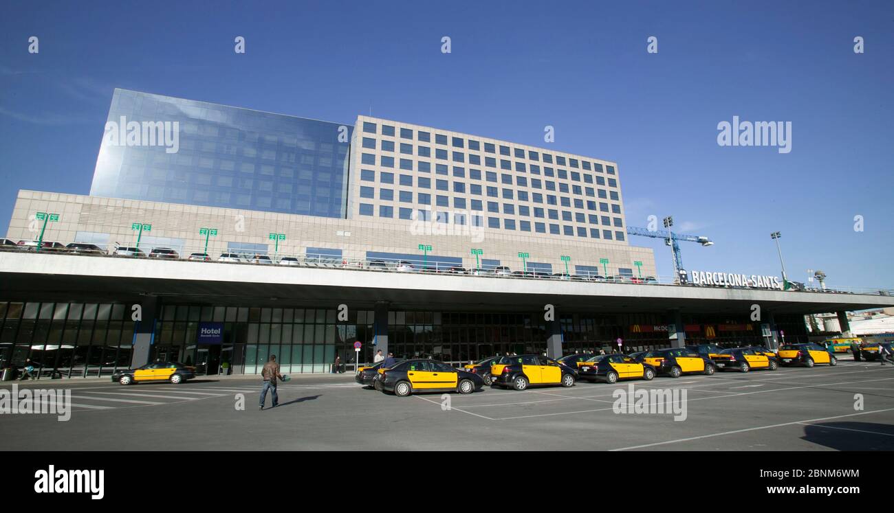 Facade of the Barcelona Sans railway station Stock Photo - Alamy
