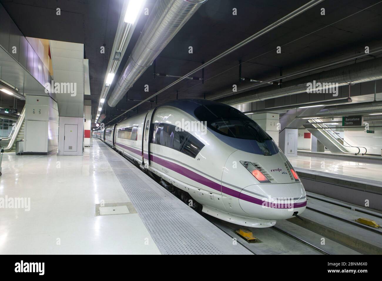 Barcelona Sans railway station Stock Photo - Alamy