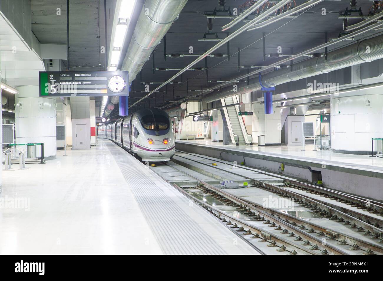 Barcelona Sans railway station Stock Photo - Alamy