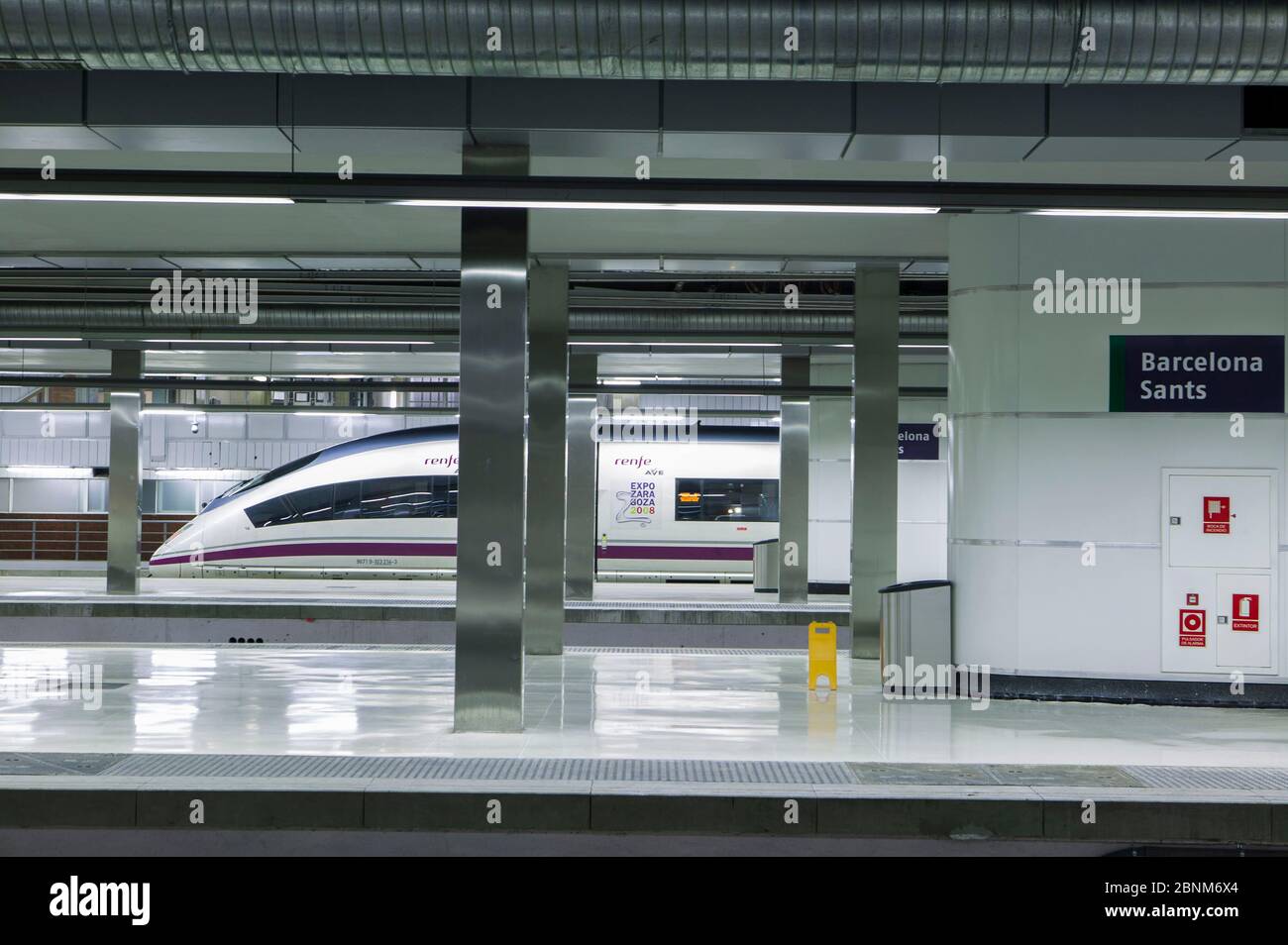 Barcelona Sans railway station Stock Photo - Alamy