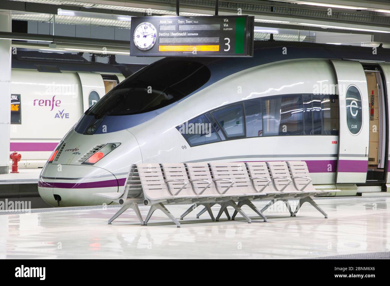 Barcelona Sans railway station Stock Photo - Alamy