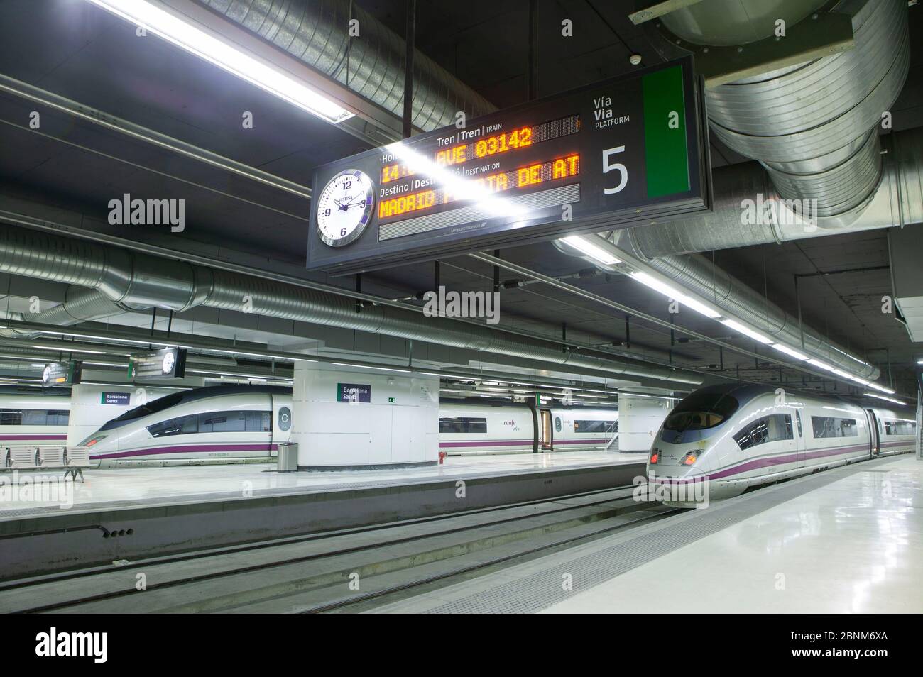 Barcelona Sans railway station Stock Photo - Alamy