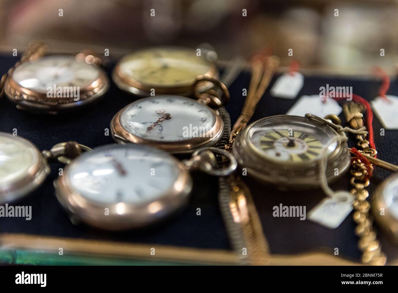 Antique clocks hi-res stock photography and images - Alamy