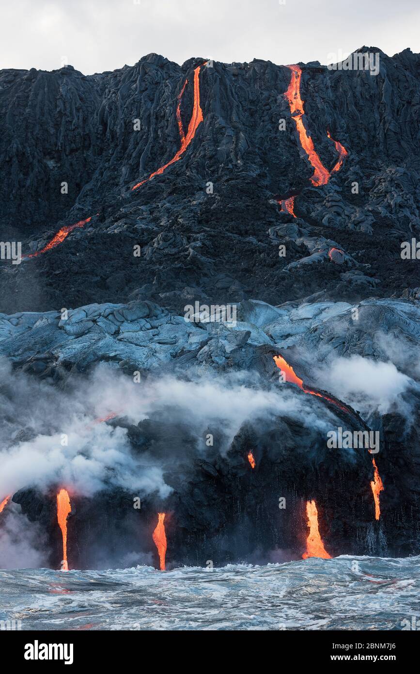 Emanating from puuu oo on kilauea volcano hi-res stock photography and ...
