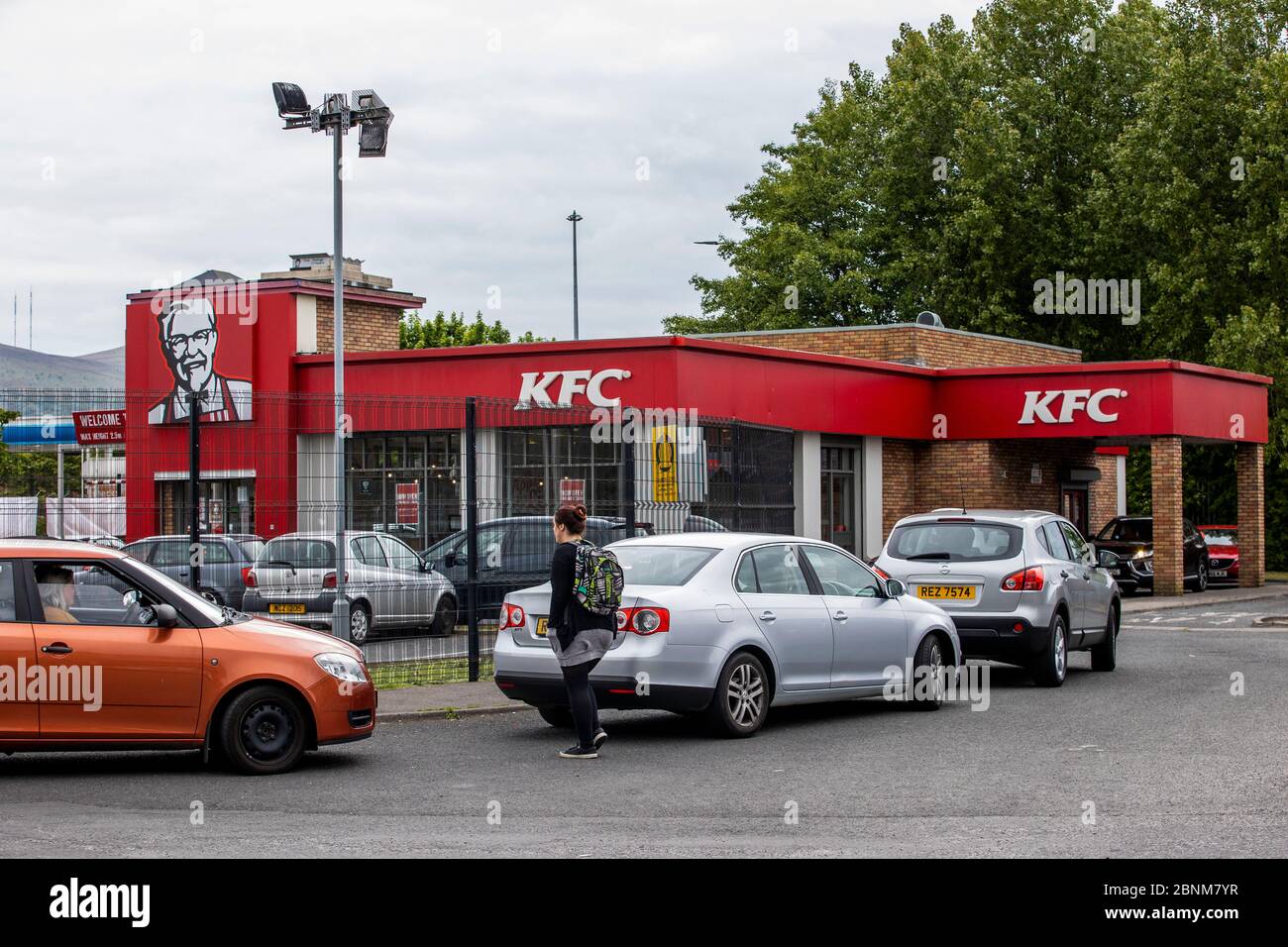 Cars queueing at KFC Belfast Yorkgate after the fast-food chain ...