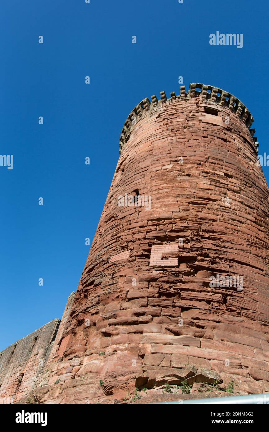 Scotland bothwell castle ruins hi-res stock photography and images - Alamy