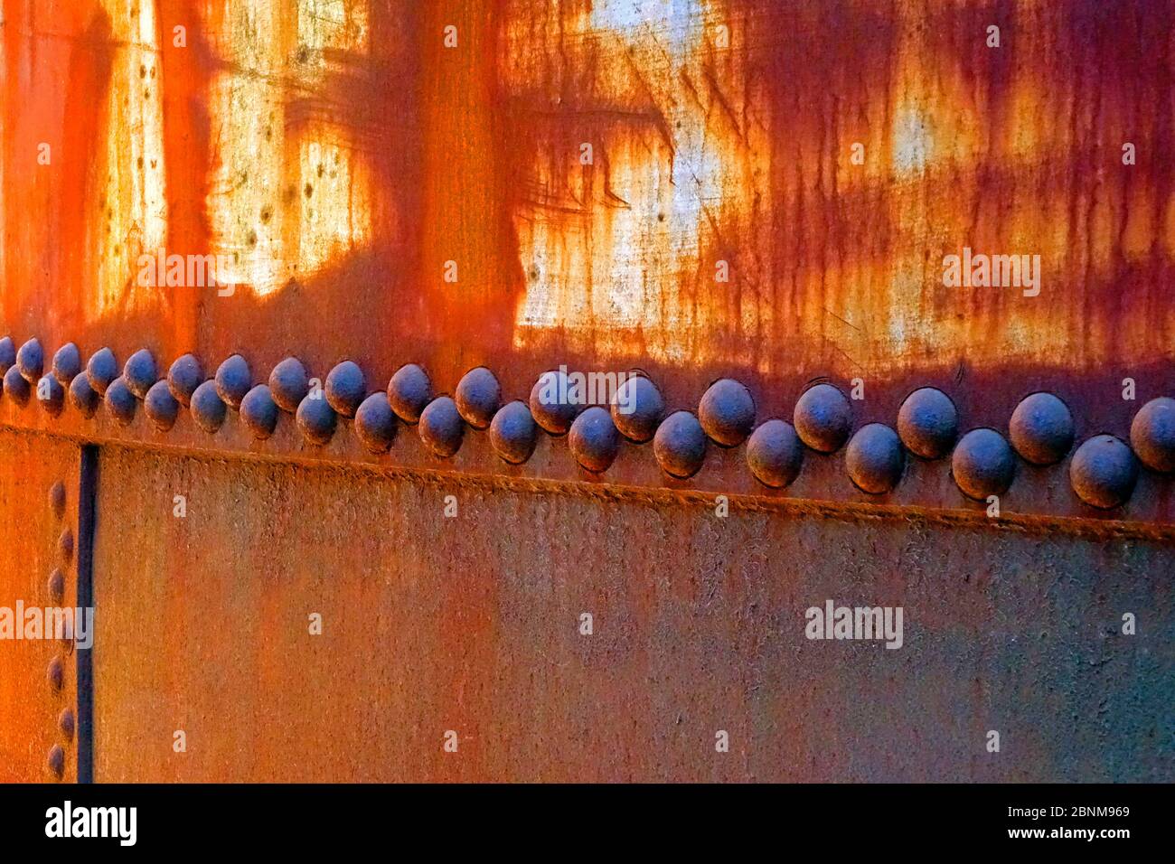 Glowing grate hi-res stock photography and images - Alamy