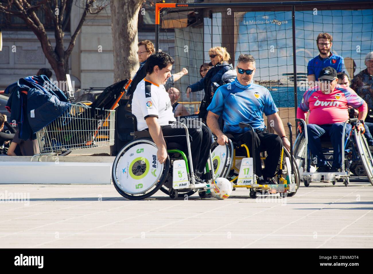 Handicap football player hi-res stock photography and images - Alamy