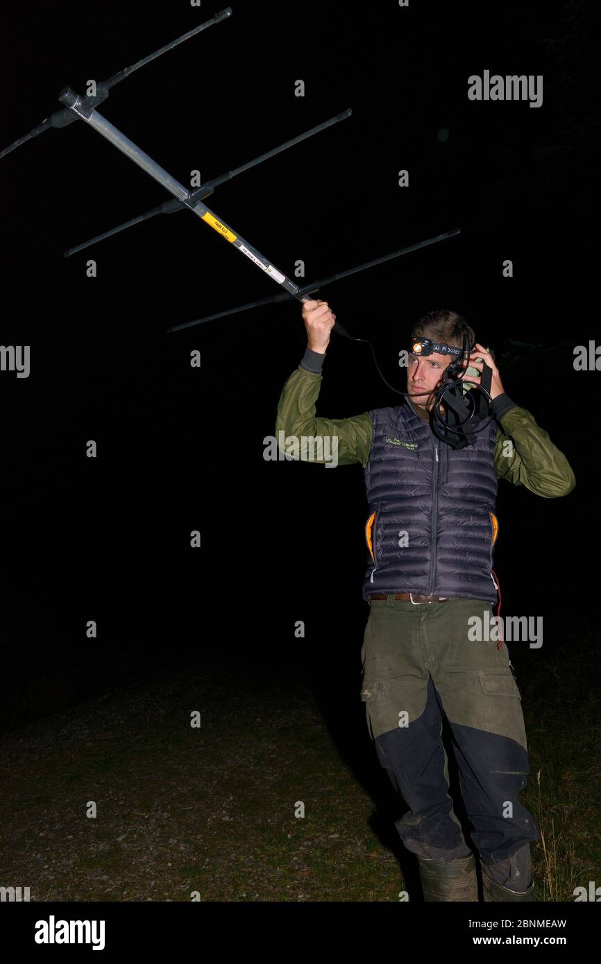 Radio release hi-res stock photography and images - Alamy