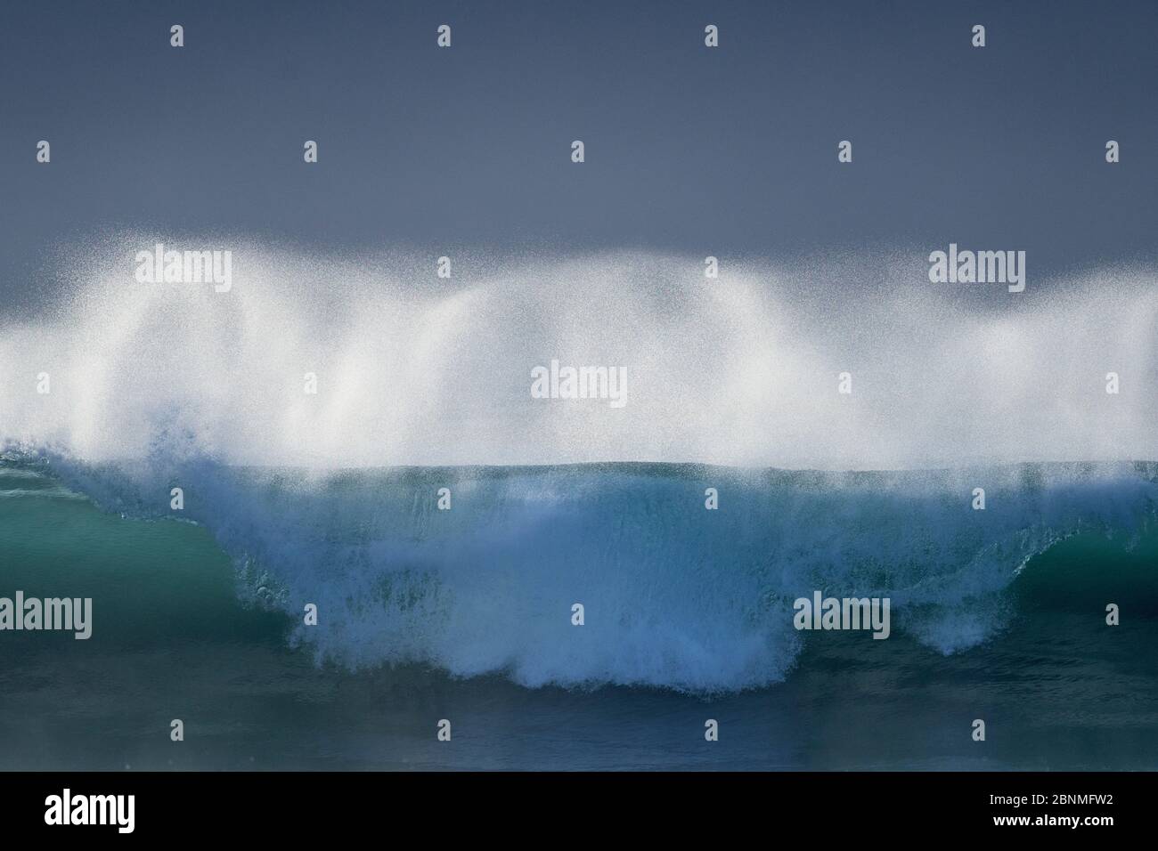 Spray from waves hi-res stock photography and images - Alamy
