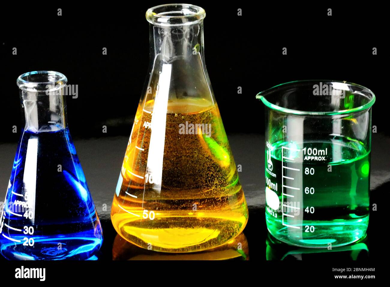 Hospital fluids beaker hi-res stock photography and images - Alamy