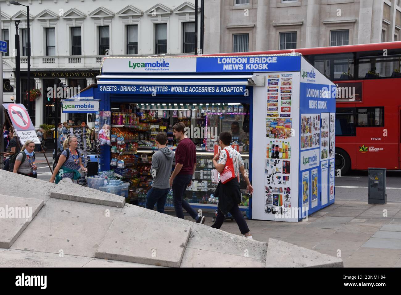 News kiosk uk hi-res stock photography and images - Alamy