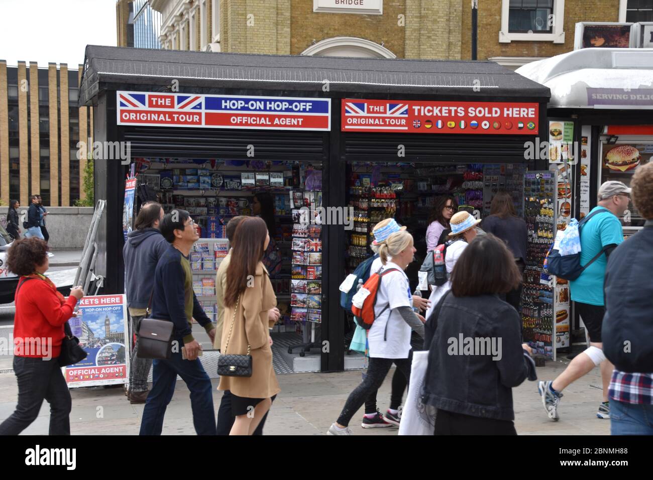 Hop on hop off london bus tours hi-res stock photography and images - Alamy