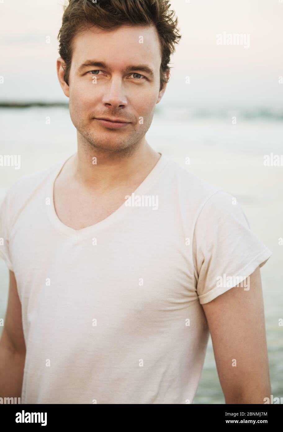 Man beach outdoors hi-res stock photography and images - Alamy