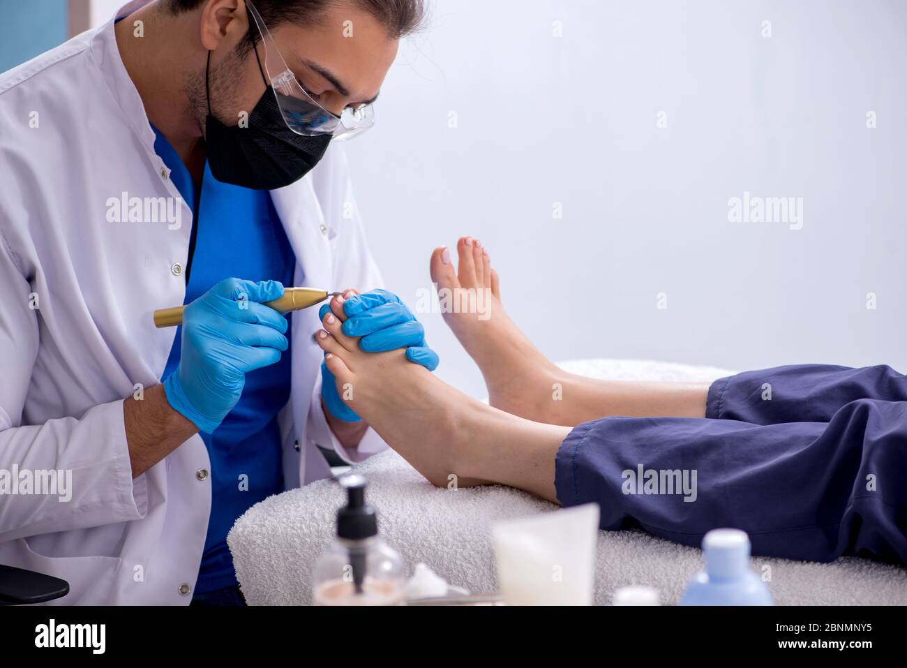 Podiatrist treating feet during the procedure Stock Photo - Alamy