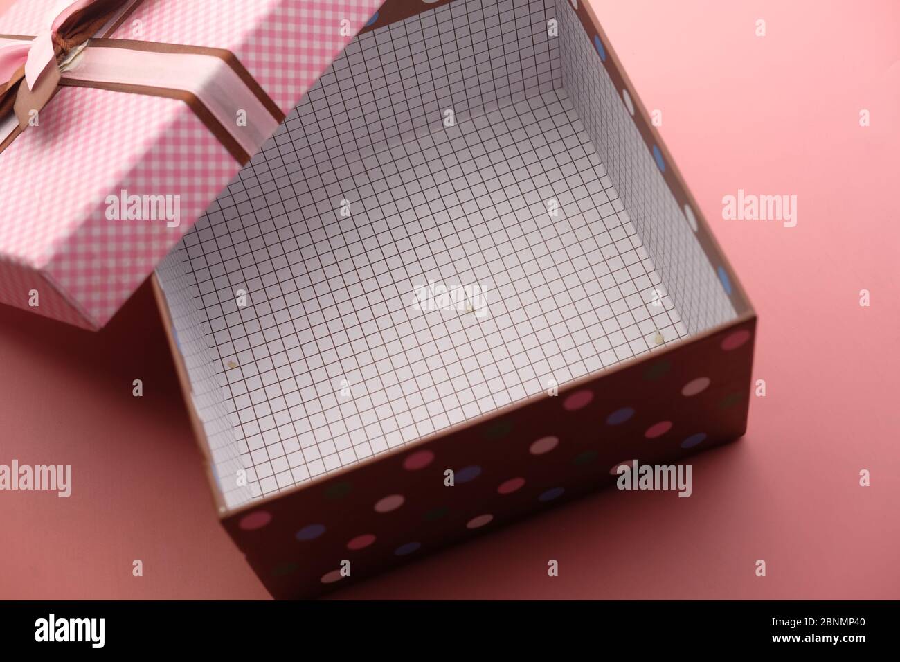 open empty gift box on pink background Stock Photo - Alamy