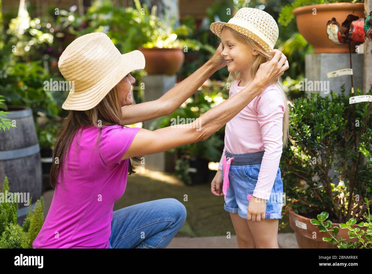 Putting hat hi-res stock photography and images - Alamy