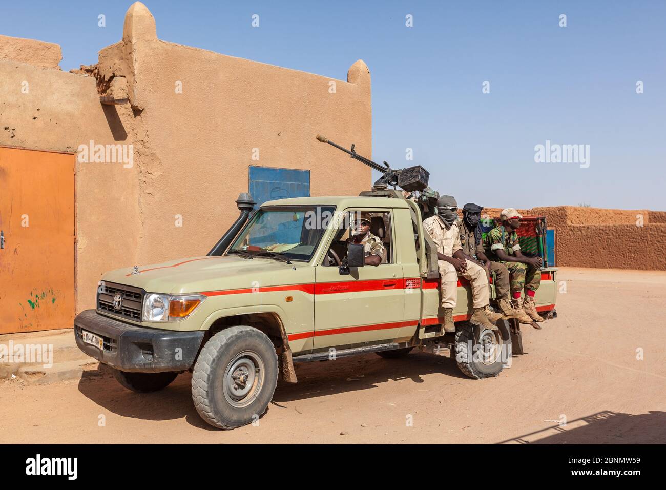Niger : Governmental military guard in North Africa Car with armed ...