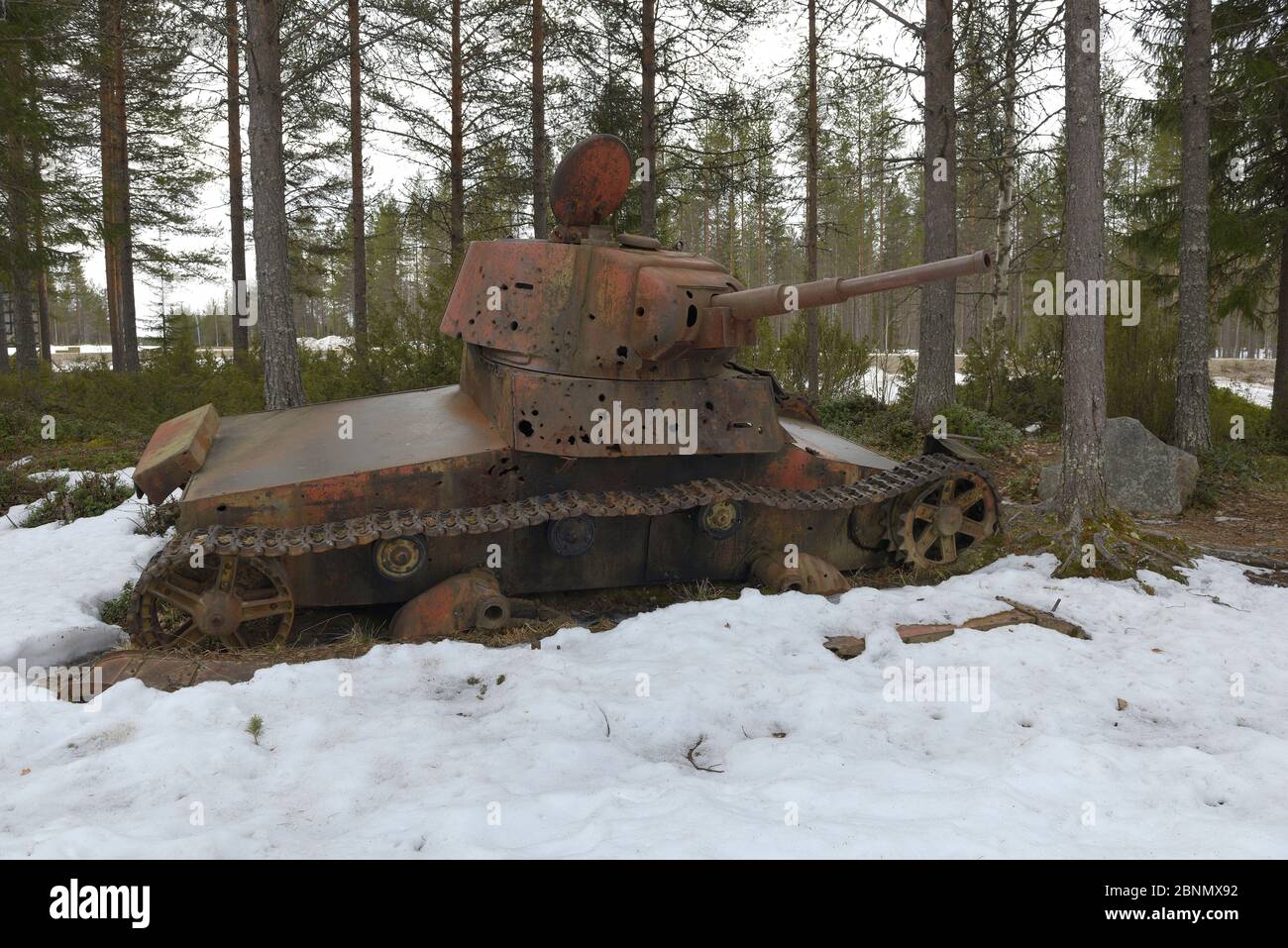 Old rusting military tank outside in snow, Museum Raatteetie, Finland ...