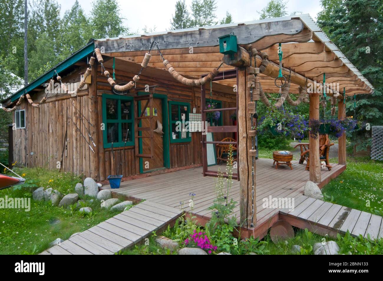 Log cabin exterior holiday home hi-res stock photography and images - Alamy