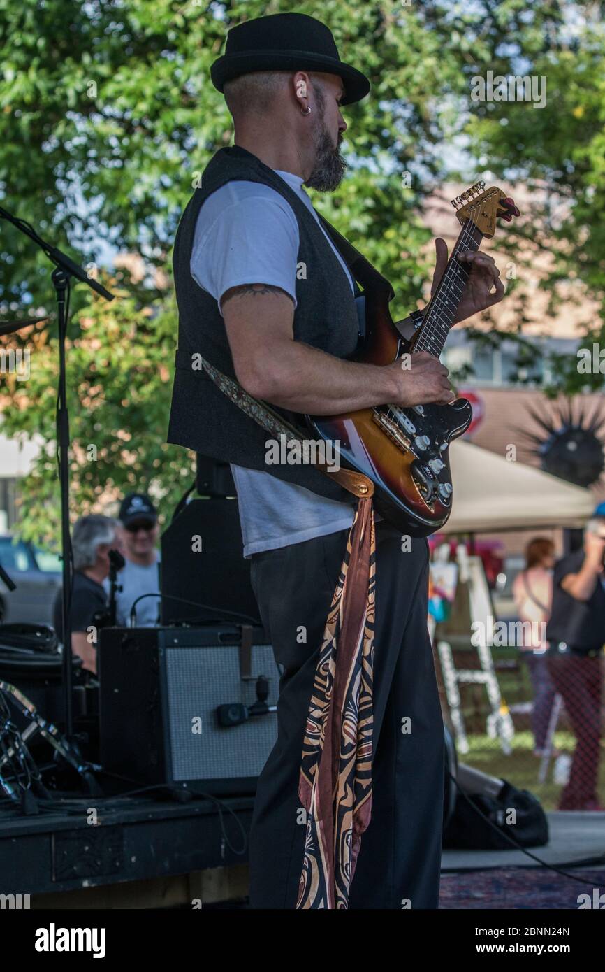 Fender stratocaster concert hi-res stock photography and images - Alamy