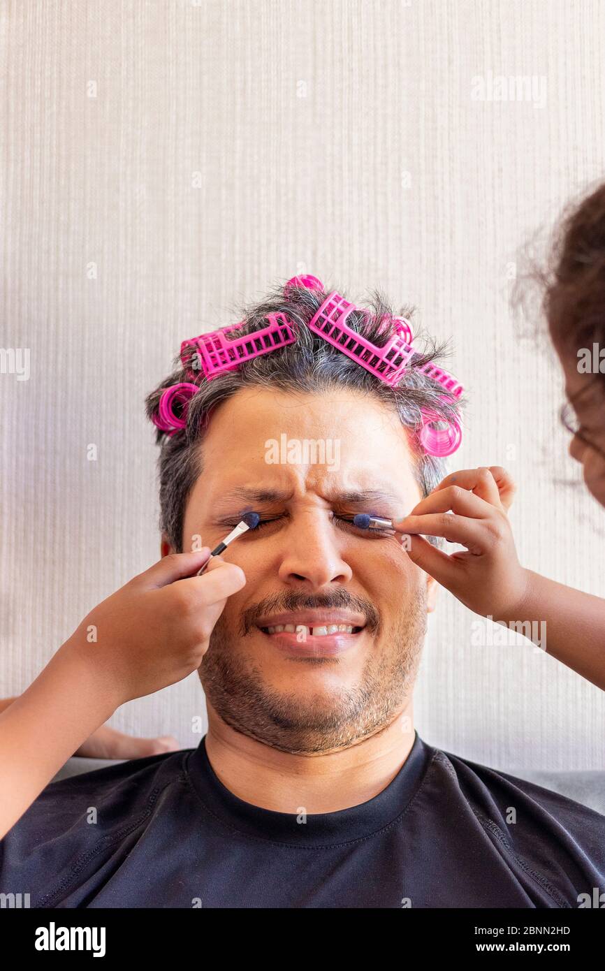 Dad daughters makeup hi-res stock photography and images - Alamy