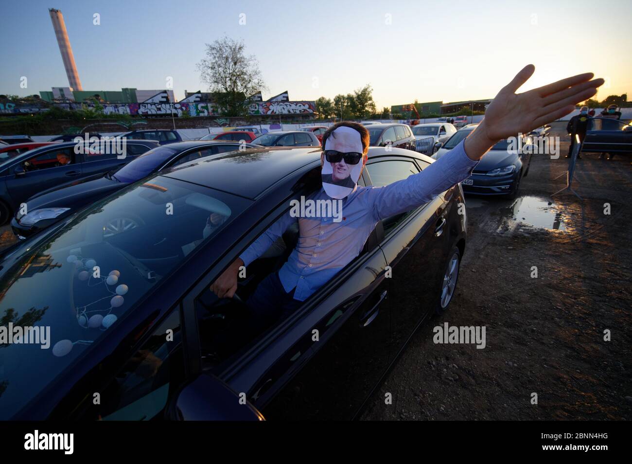 Bonn, Germany. 15th May, 2020. A spectator wears a Heino mask at a car ...