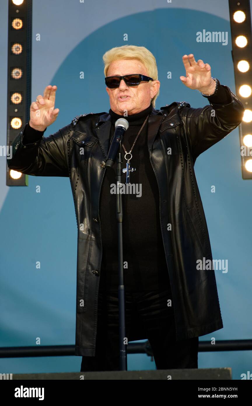 Bonn, Germany. 15th May, 2020. The singer Heino is on stage at a car ...