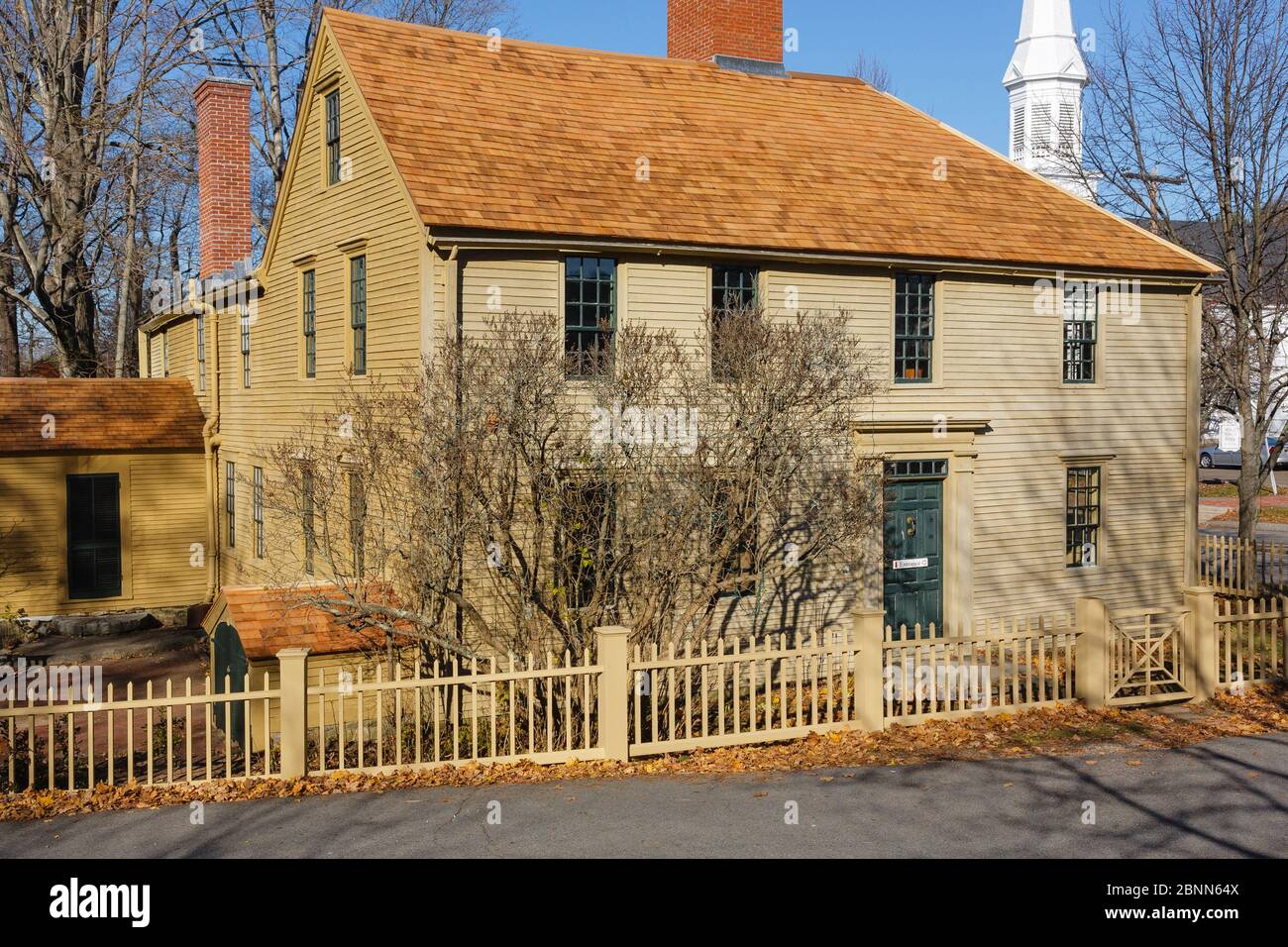 New england colonial house 1700s hi-res stock photography and images ...