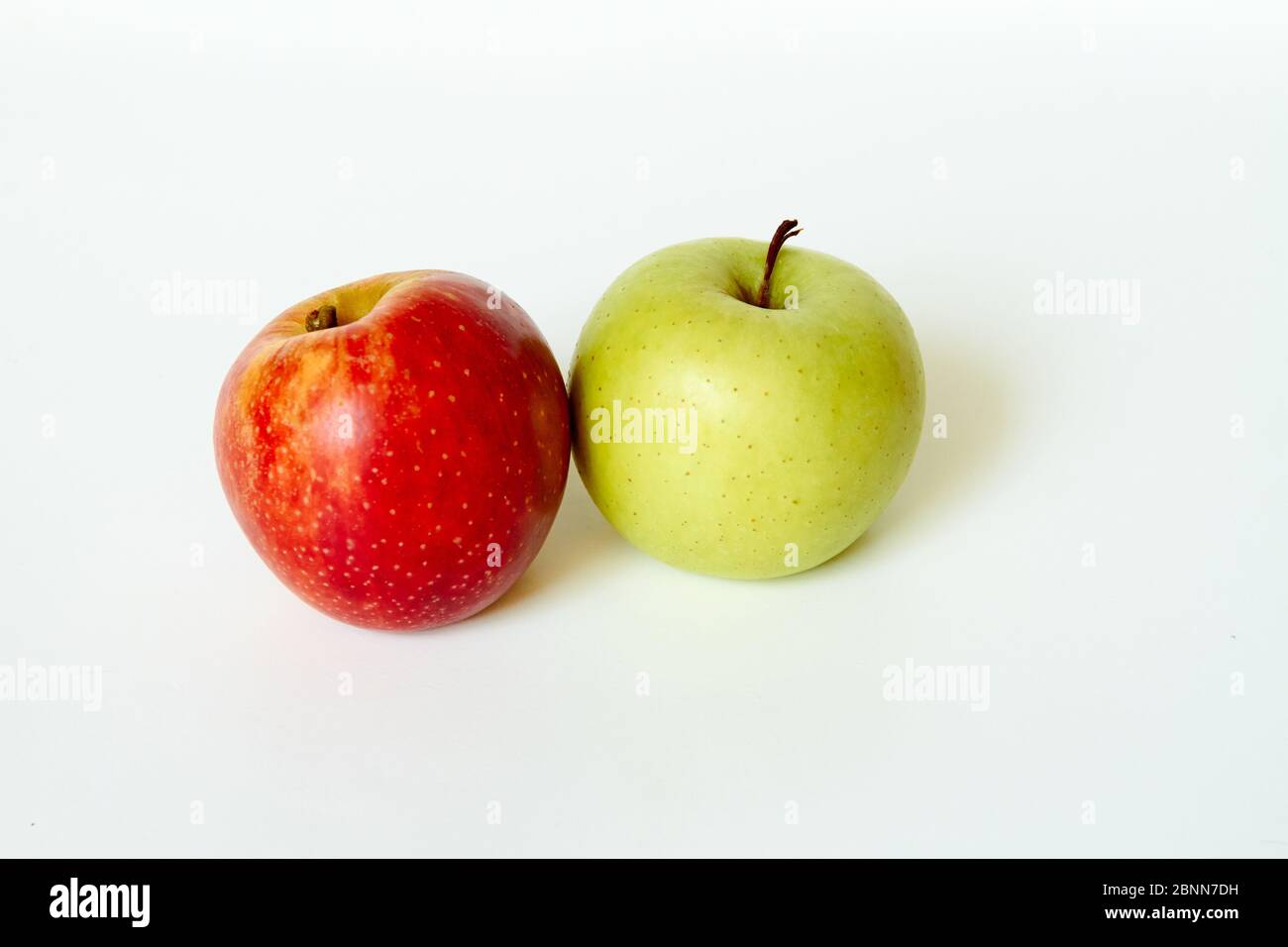 Red apple and green apple isolated Stock Photo - Alamy